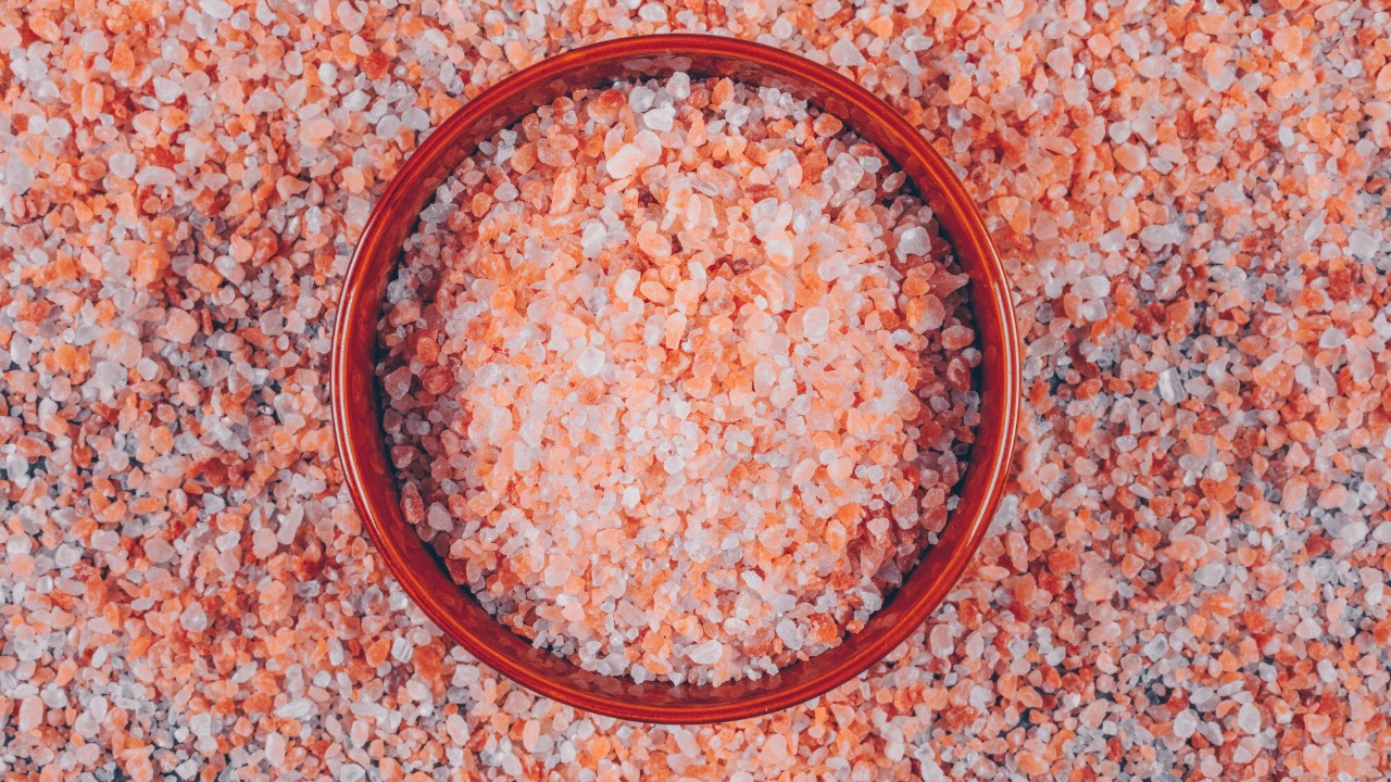 New study shows how salt builds on surfaces