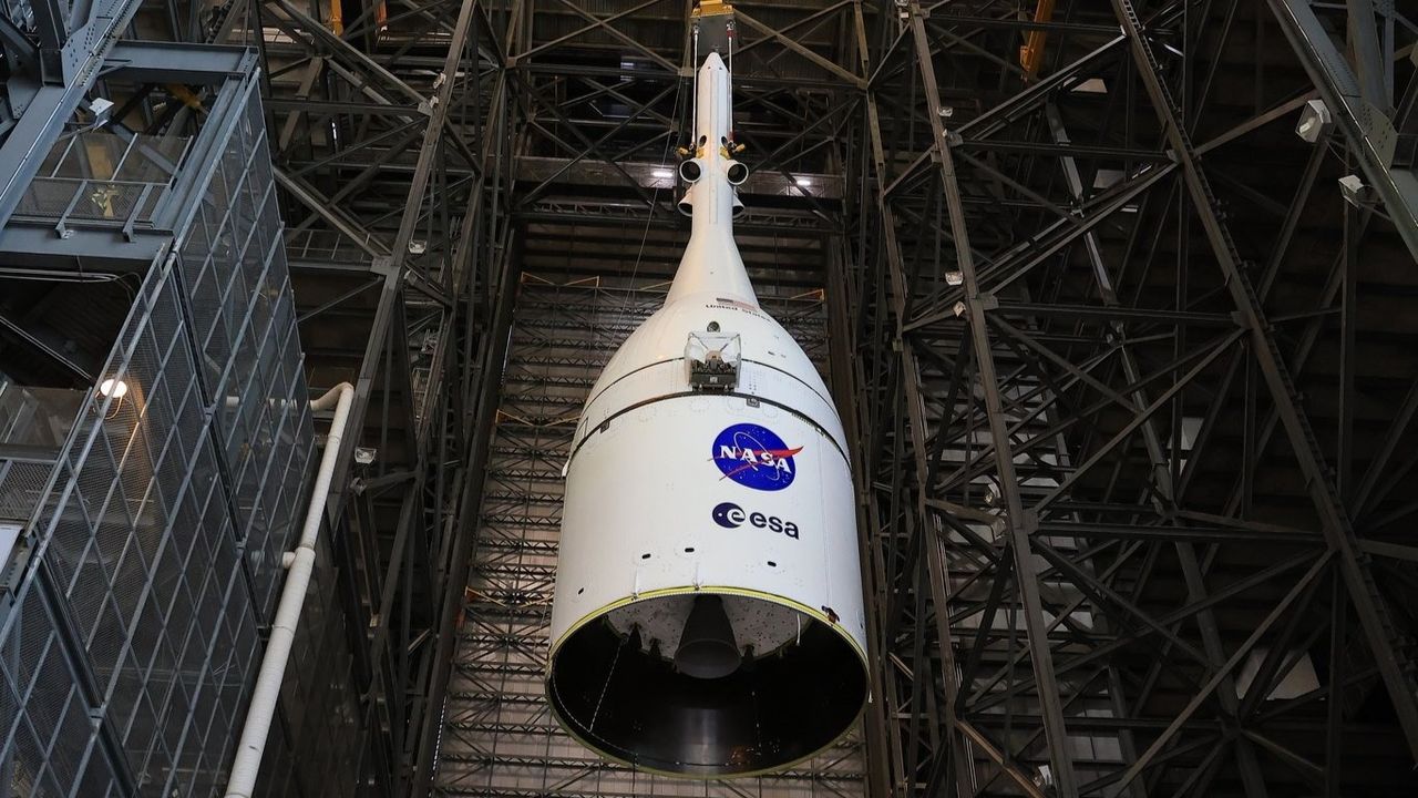 NASA stacks Artemis 2 moon mission's Orion capsule atop SLS rocket ...