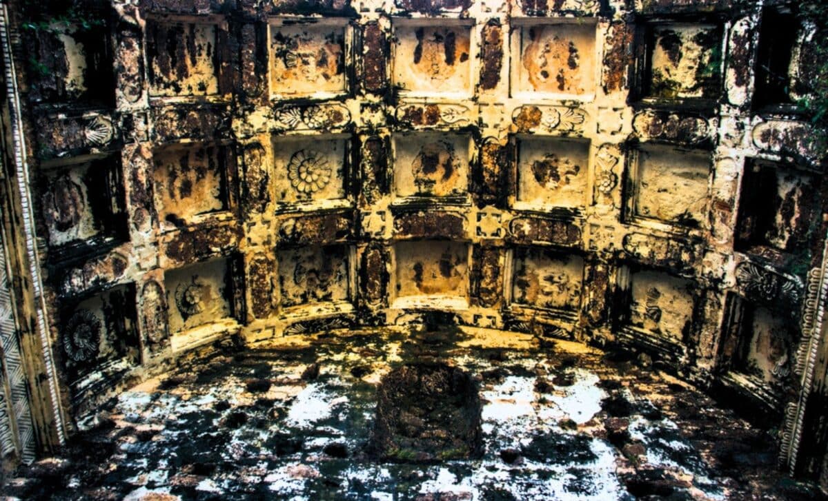 Archaeologists Opened a Room Sealed for 300 Years: The Secrets It ...