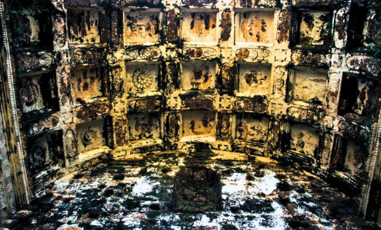 Archaeologists Opened a Room Sealed for 300 Years: The Secrets It ...