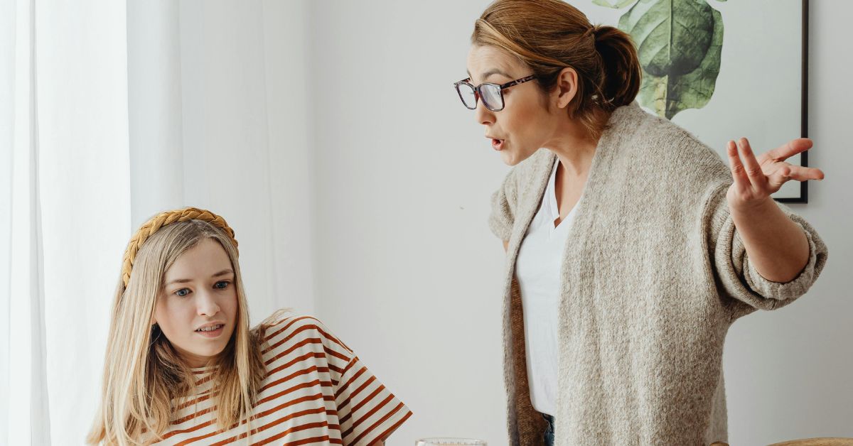 20 Phrases From Mothers That Leave Deep Emotional Scars