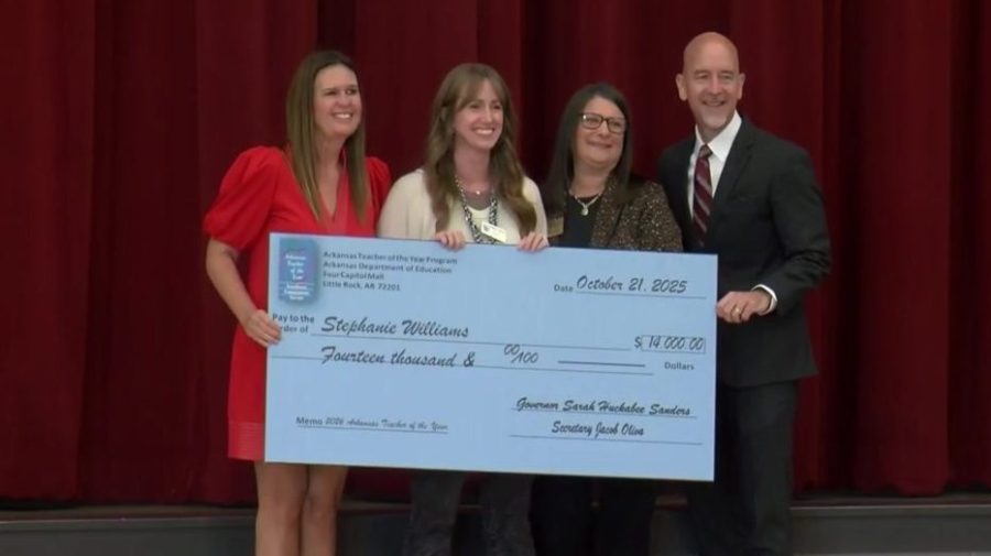 Gov. Sarah Huckabee Sanders announces Arkansas Teacher of the Year