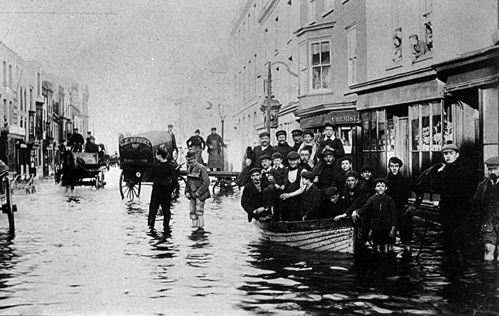 19 exclusive retro photos dropping you back to Old Portsmouth