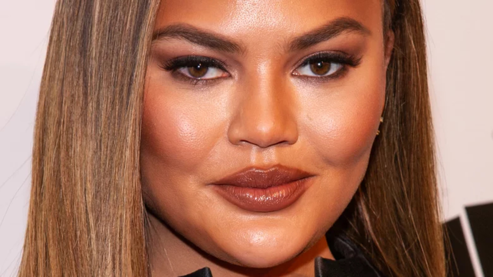 What Chrissy Teigen Looks Like When The Makeup Comes Off