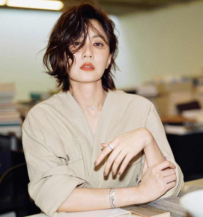 Chân dung nữ diễn viên có chồng vừa bị bắt