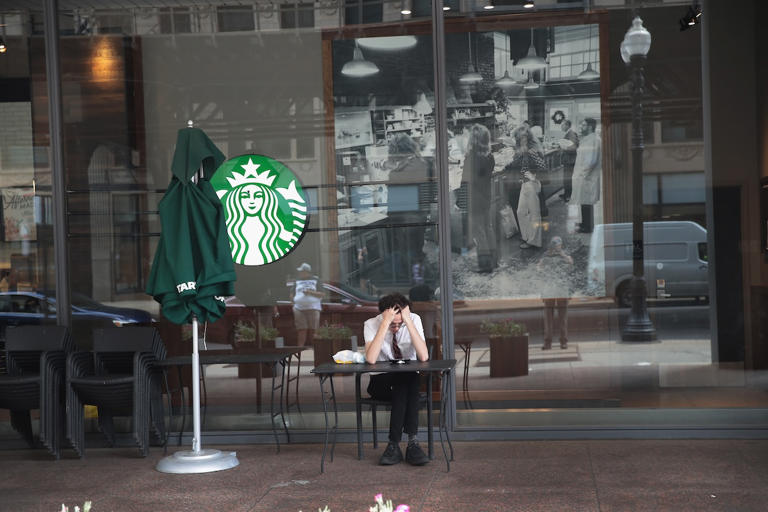 Starbucks Workers Are Planning to Strike on Red Cup Day — and It Could ...