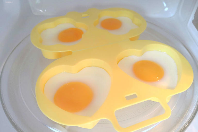 Microwave Fried Eggs Will Be Perfect In Under A Minute – Never Use A ...