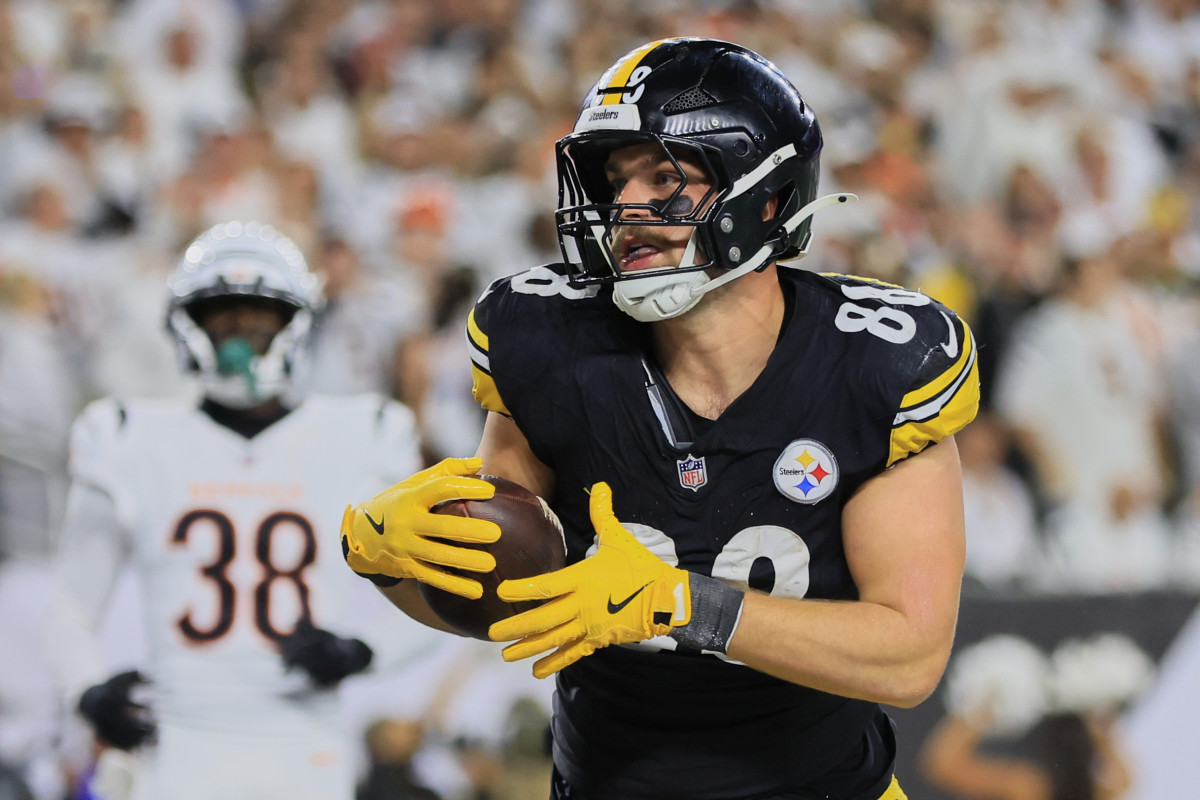 NFL Fans Are Ripping 'Ugliest' Uniform In The League