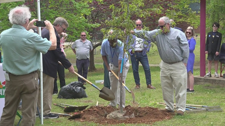 Huntsville hosts annual tree planting day at Brahan Spring Park