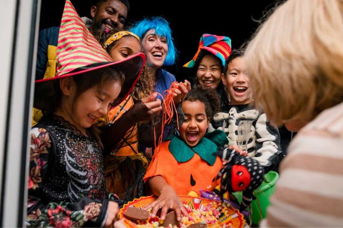 Child experts say this is how to keep your kids safe during Halloween