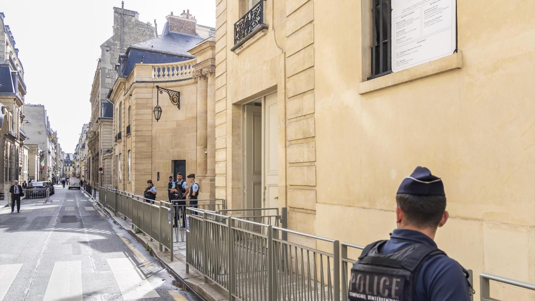 Encarcelada en Francia una mujer por robar oro en un museo de París