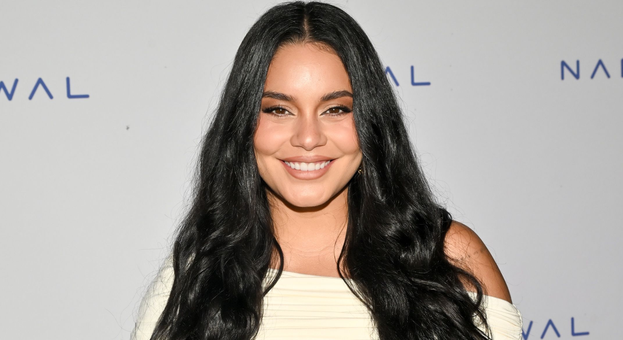 Vanessa Hudgens combined cat-eye and polka dots for a hyper-trendy manicure