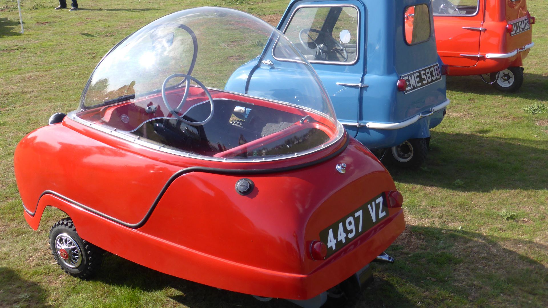 10 Of The Most Dangerous Cars In History & 10 Of The Safest