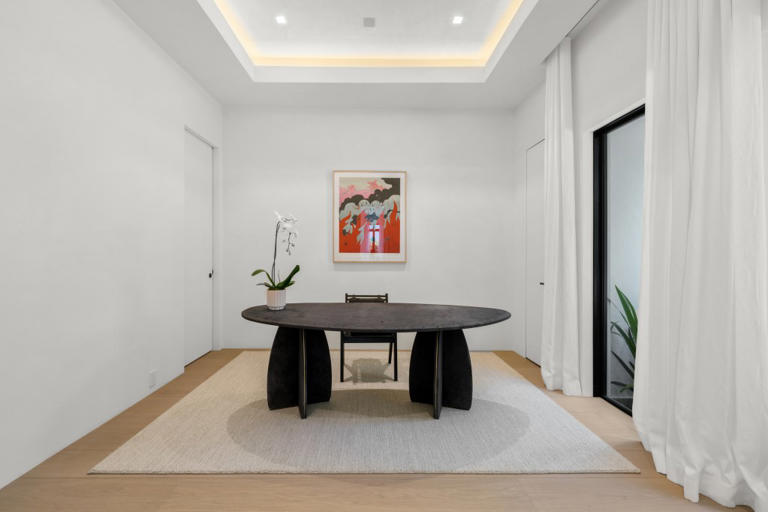 A hospitality titan looks to flip a Miami Beach mansion for $32.5M ...