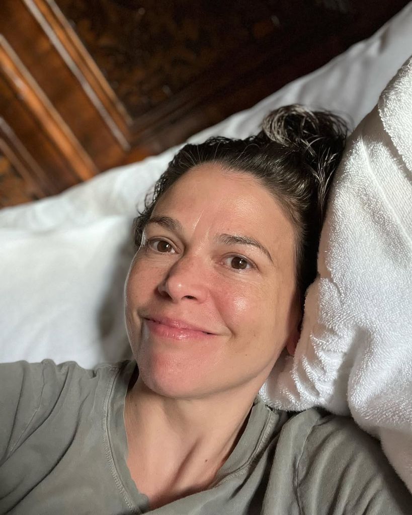 Sutton Foster uses this French pharmacy $18 cleansing lotion - is this ...