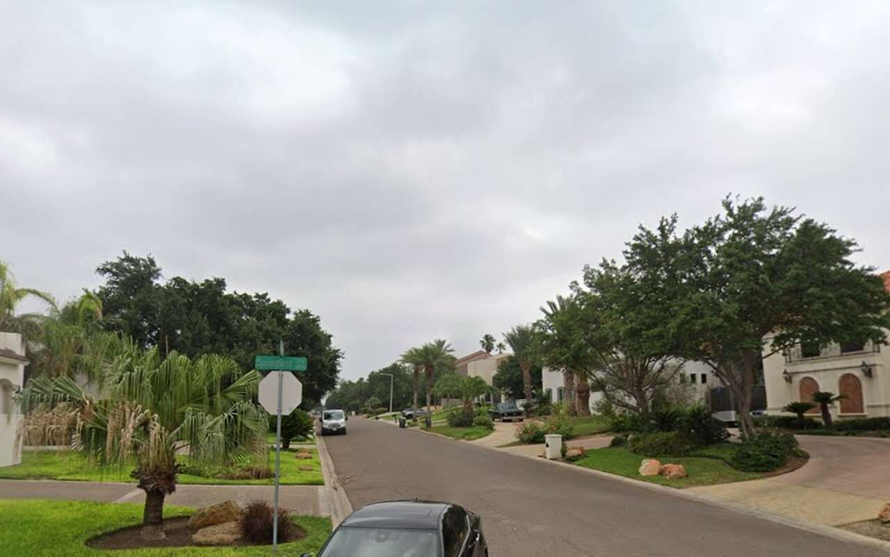 Worker reportedly dies after fall from palm tree; investigation begins