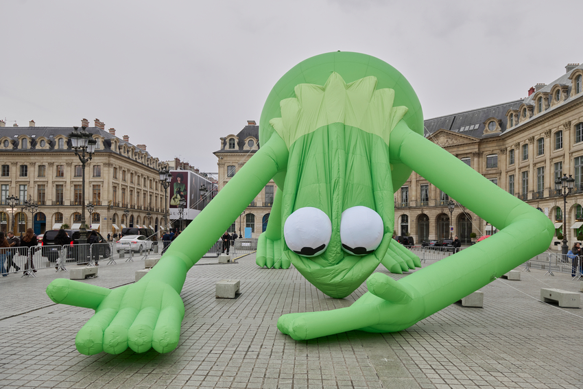 A Giant Kermit the Frog and a Monumental Textile Take Over Paris via ...