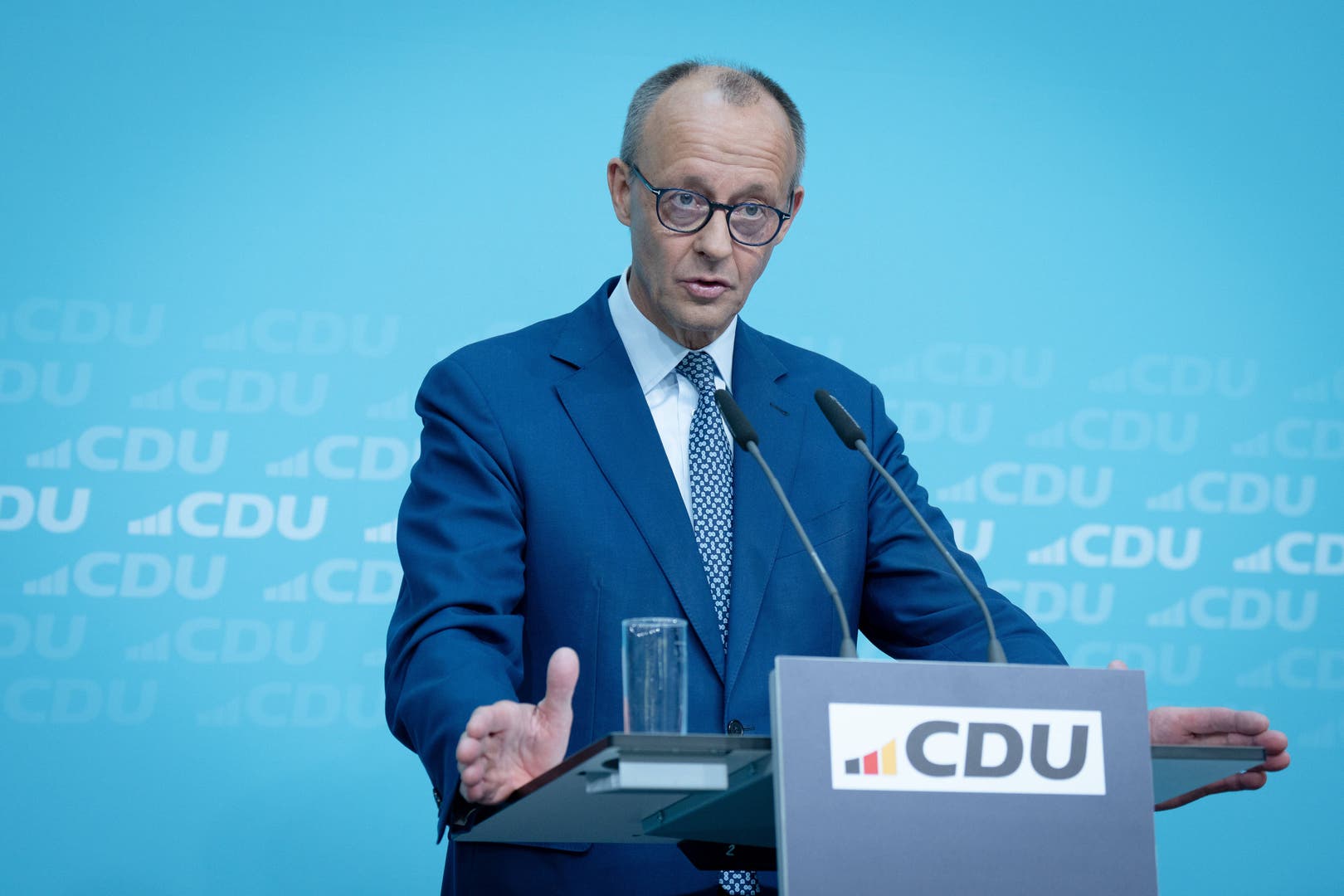 Der deutsche Kanzler Friedrich Merz erklärt die AfD zum Hauptgegner. Ob ...