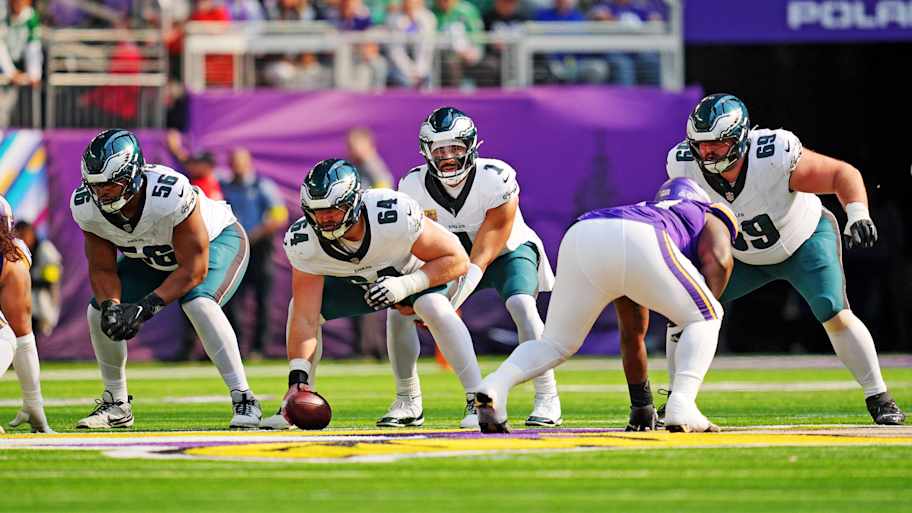 Eagles' Gun Offense Goes Traditional To Rave Reviews