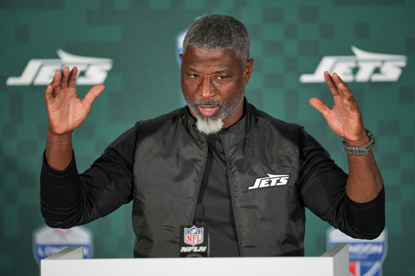 Aaron Glenn keeps Jets' starting QB a secret. Sauce Gardner and Garrett ...