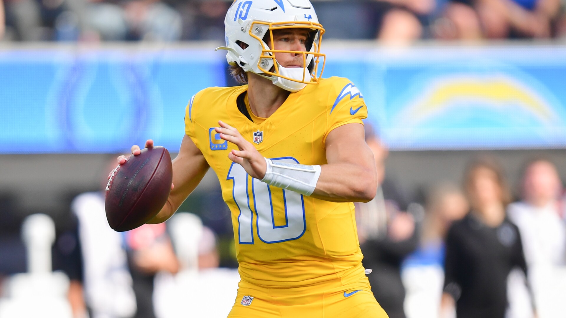 Vikings at Chargers - TNF prediction: Odds, expert picks, QB matchup ...