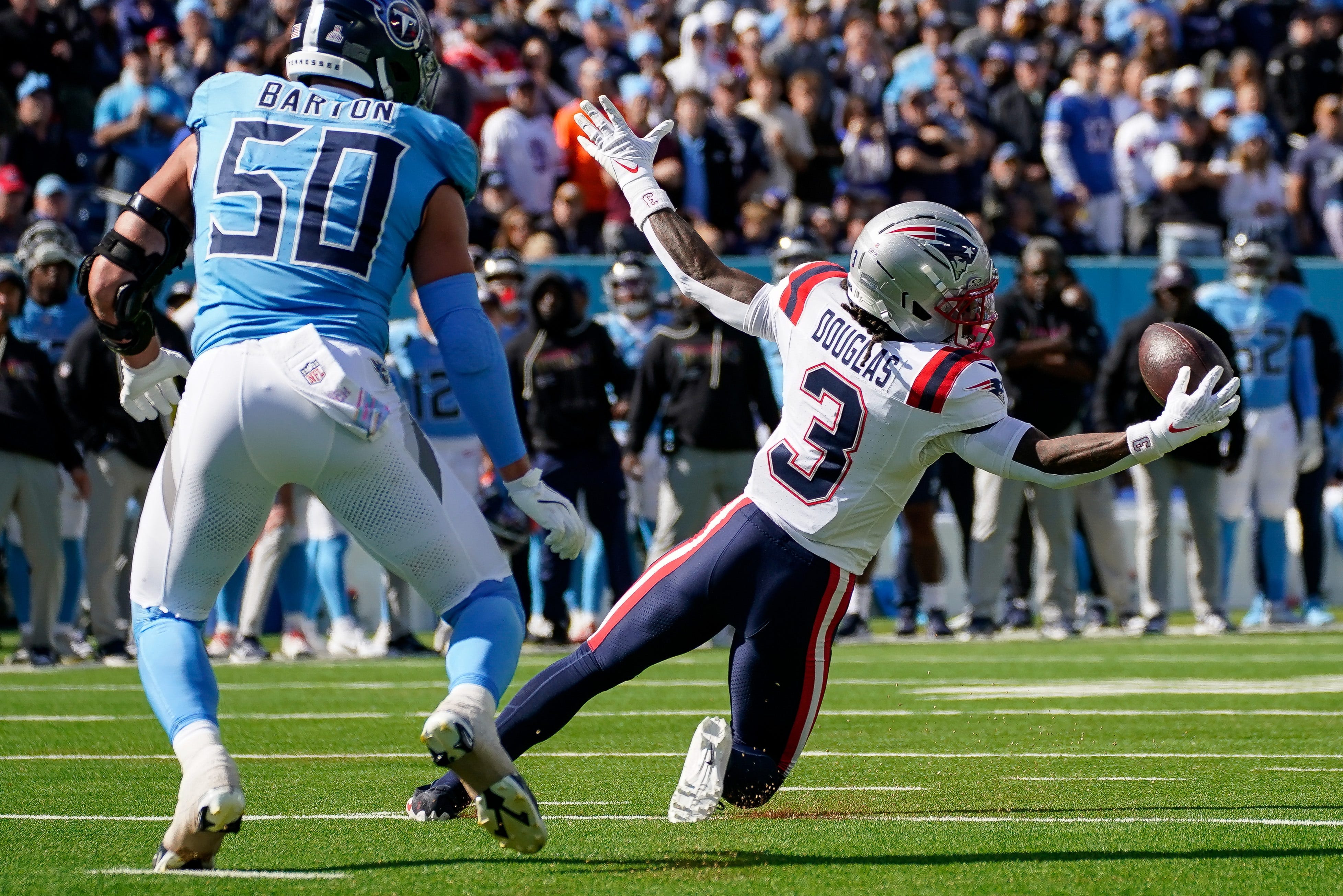 Patriots WR Demario Douglas' reaction to one-handed catch vs. Titans