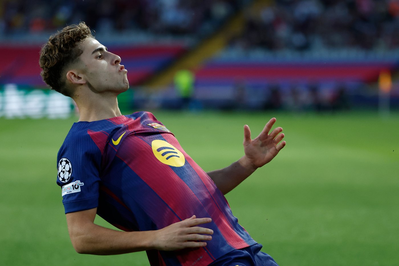 PSG scores seven and Barcelona hit six on a goal-filled night in the ...