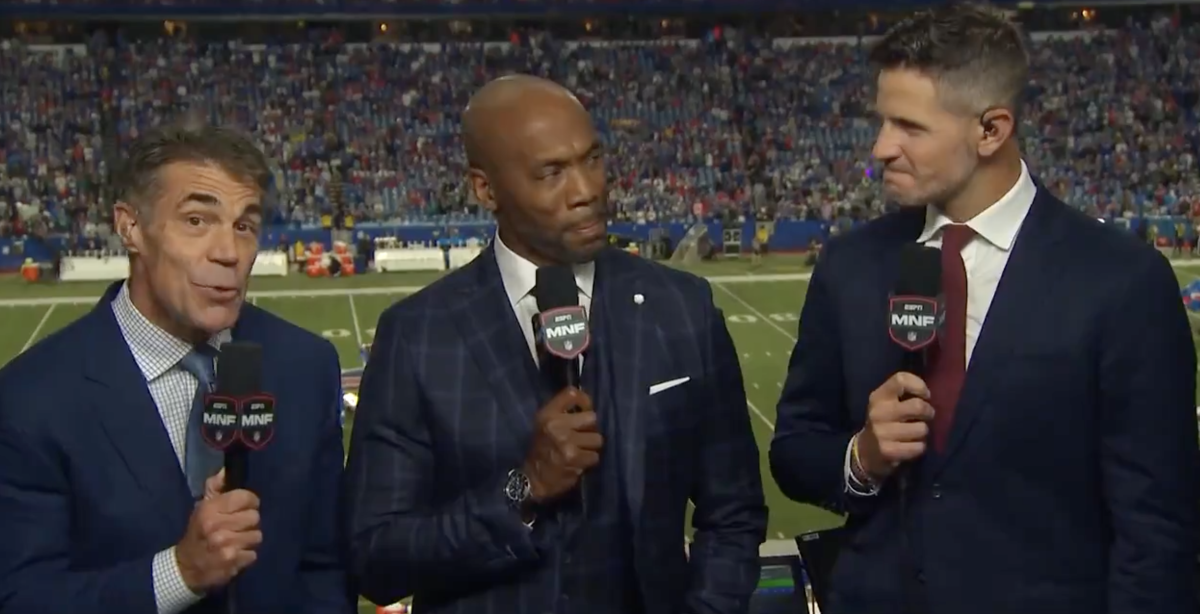 NFL fans want two announcers fired after Week 18