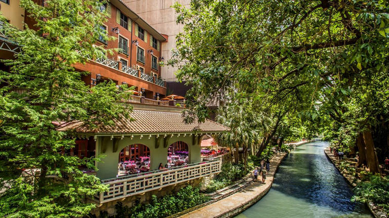Hotel Valencia Riverwalk: San Antonio's Most Seductive Stay