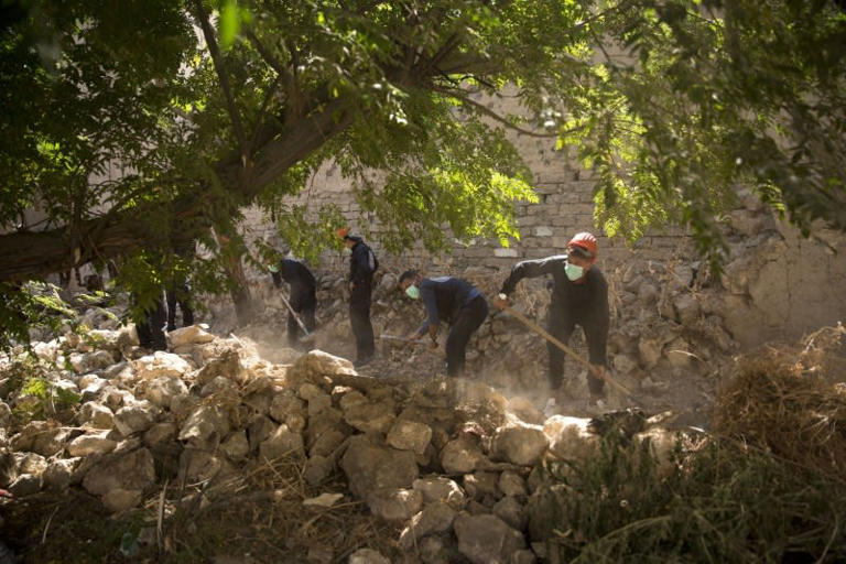 Reuters Uncovers a Secret Mass Grave in the Syrian Desert