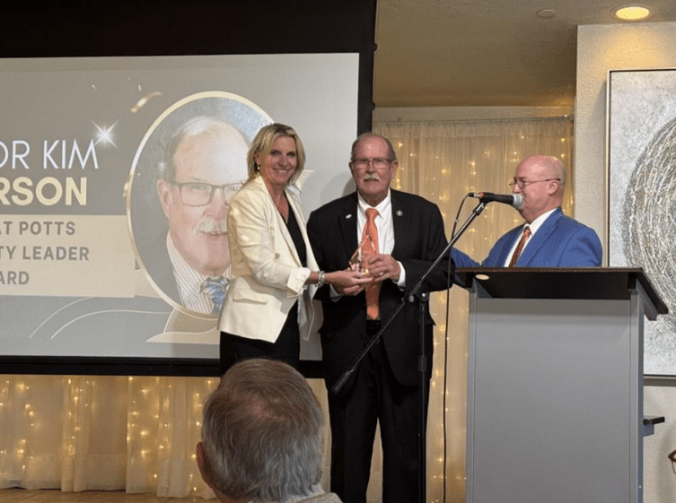 Guymon mayor receives Ray & Pat Potts Community Leader Award