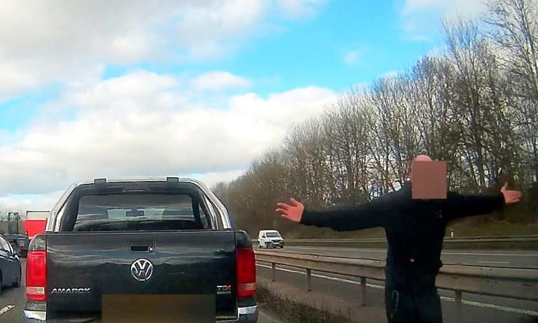 Terrifying moment road rage thug stops his pick-up truck dead in the ...