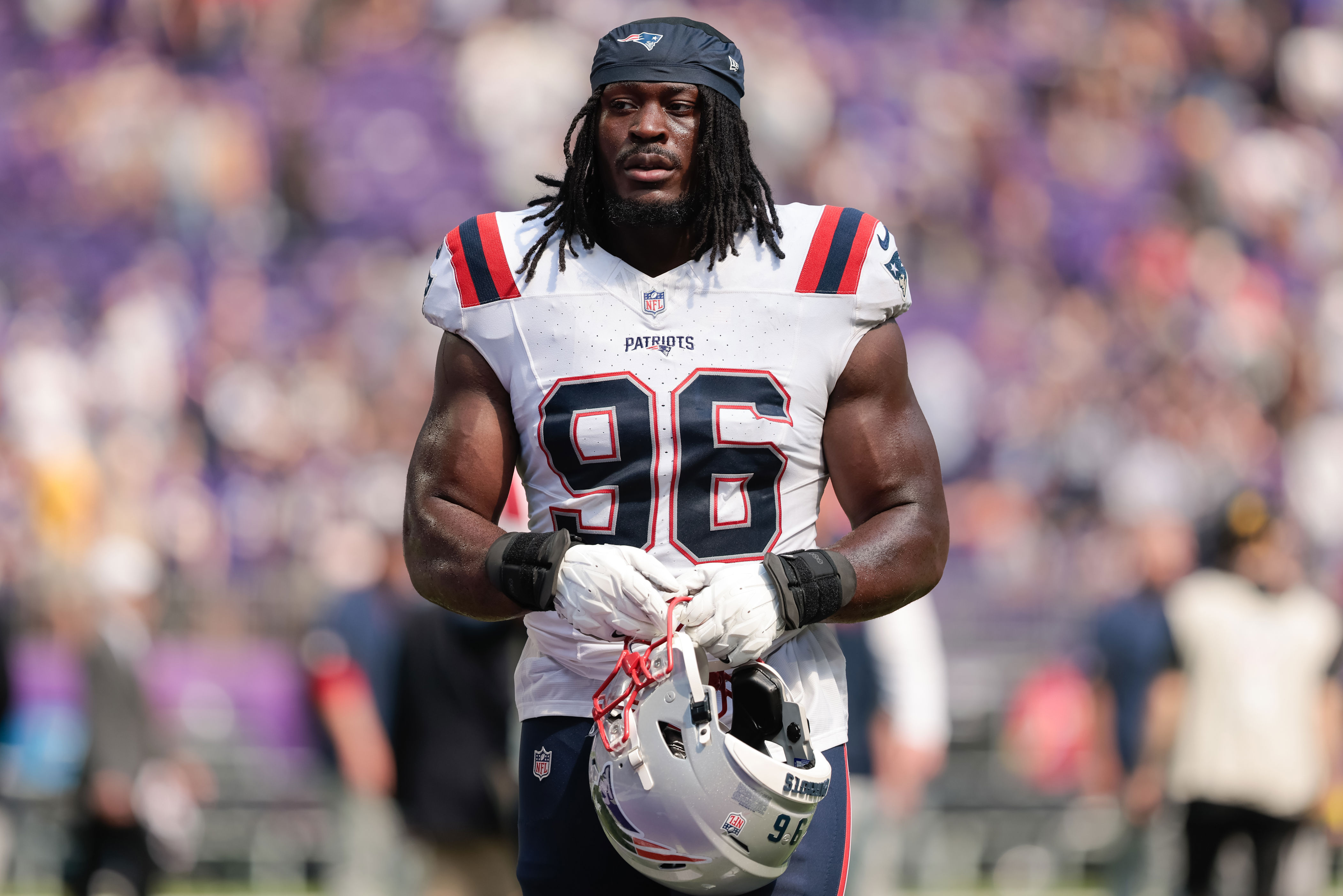 Ravens sign international DT, work out veteran EDGE