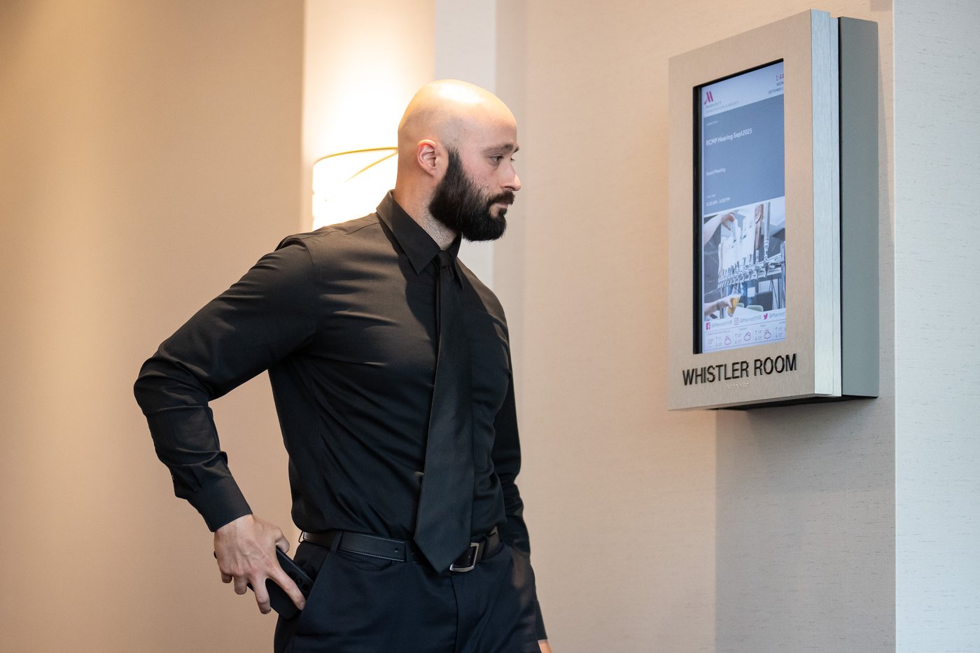 Un agent de la GRC admet avoir envoyé des textos déshonorants, selon ...