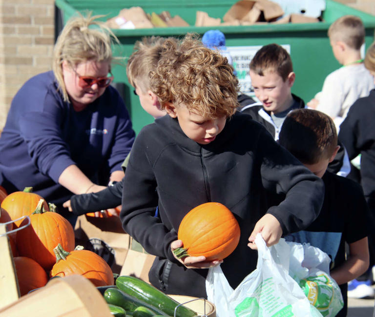 Photos: Freeland students explore healthy eating