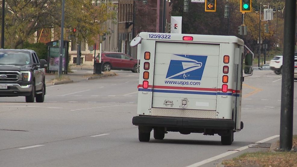 Man pleads guilty to robbing postal worker on Lake Avenue