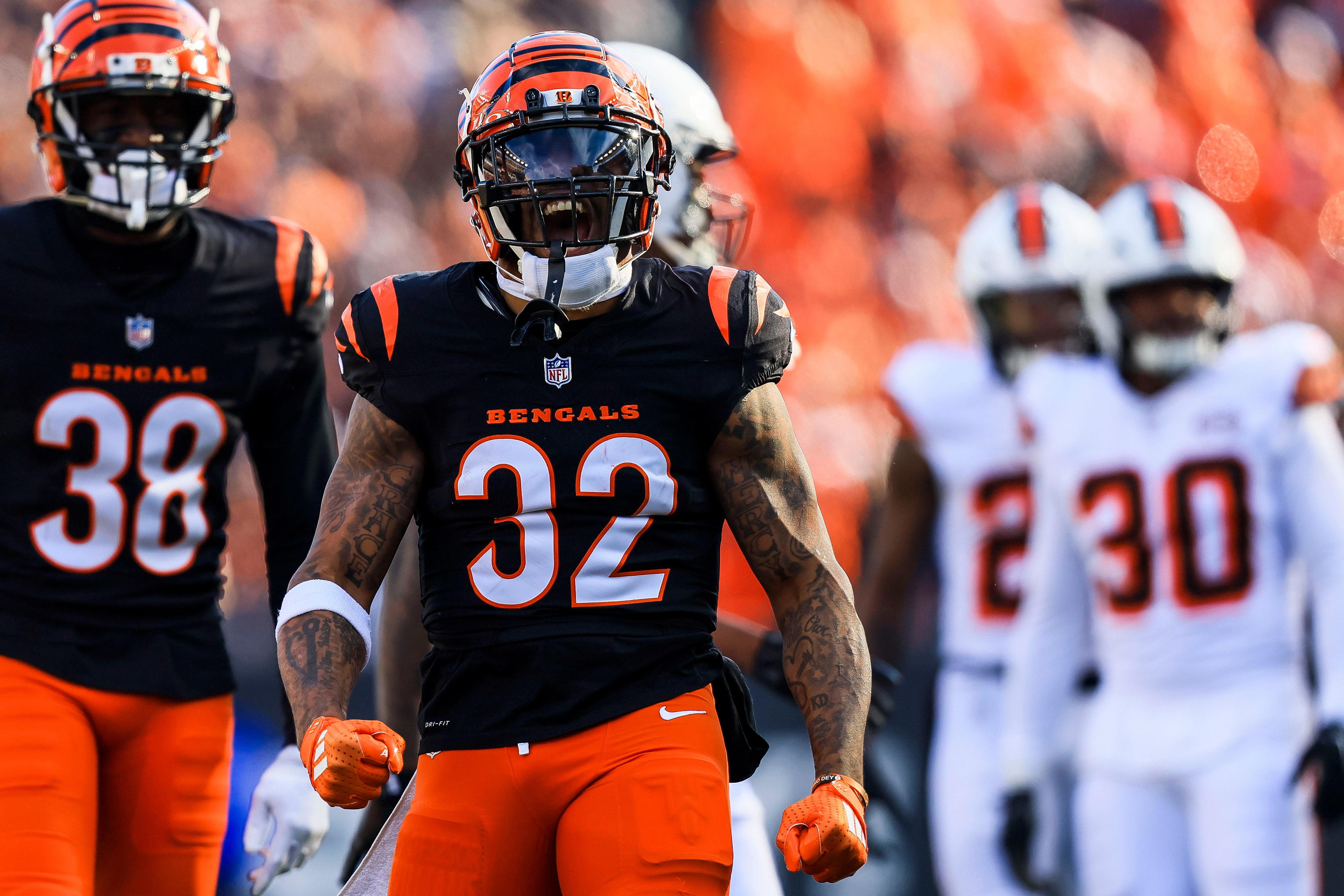 Chargers make 3 roster moves on Tuesday, including signing RB to ...