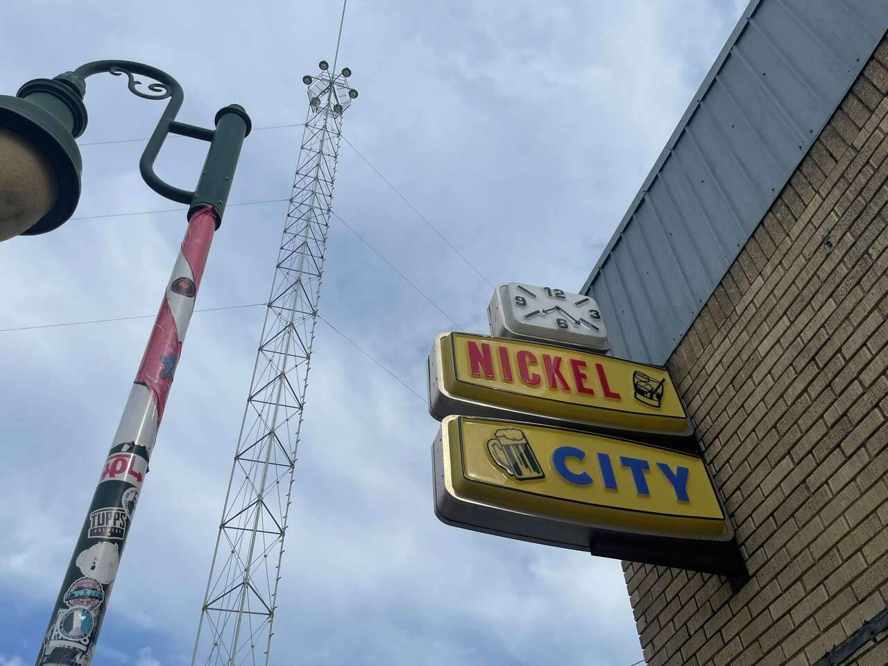 What's the story behind the giant illuminating Texas towers?