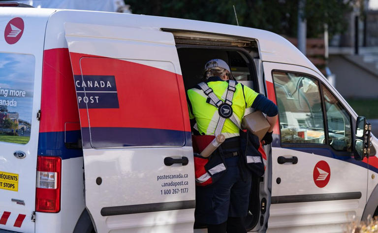 As Canada Post talks continue, business uncertainty grows as holidays near