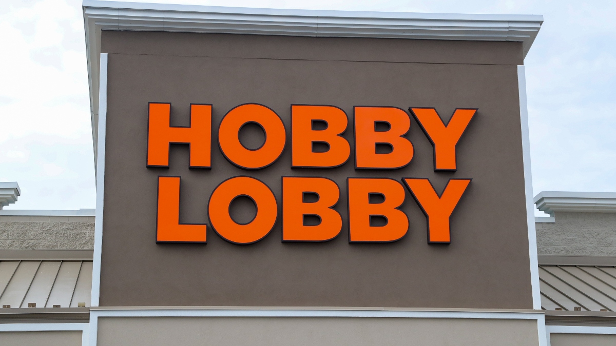 Hobby Lobby's Viral Christmas Pictures Sold Out? Try These Dupes