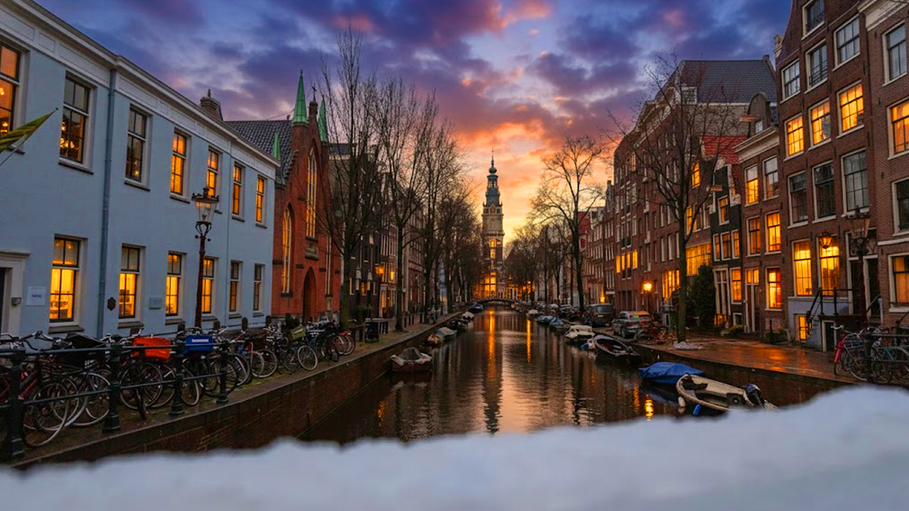 Amsterdam Walking Tour – After Snowfall in the Netherlands