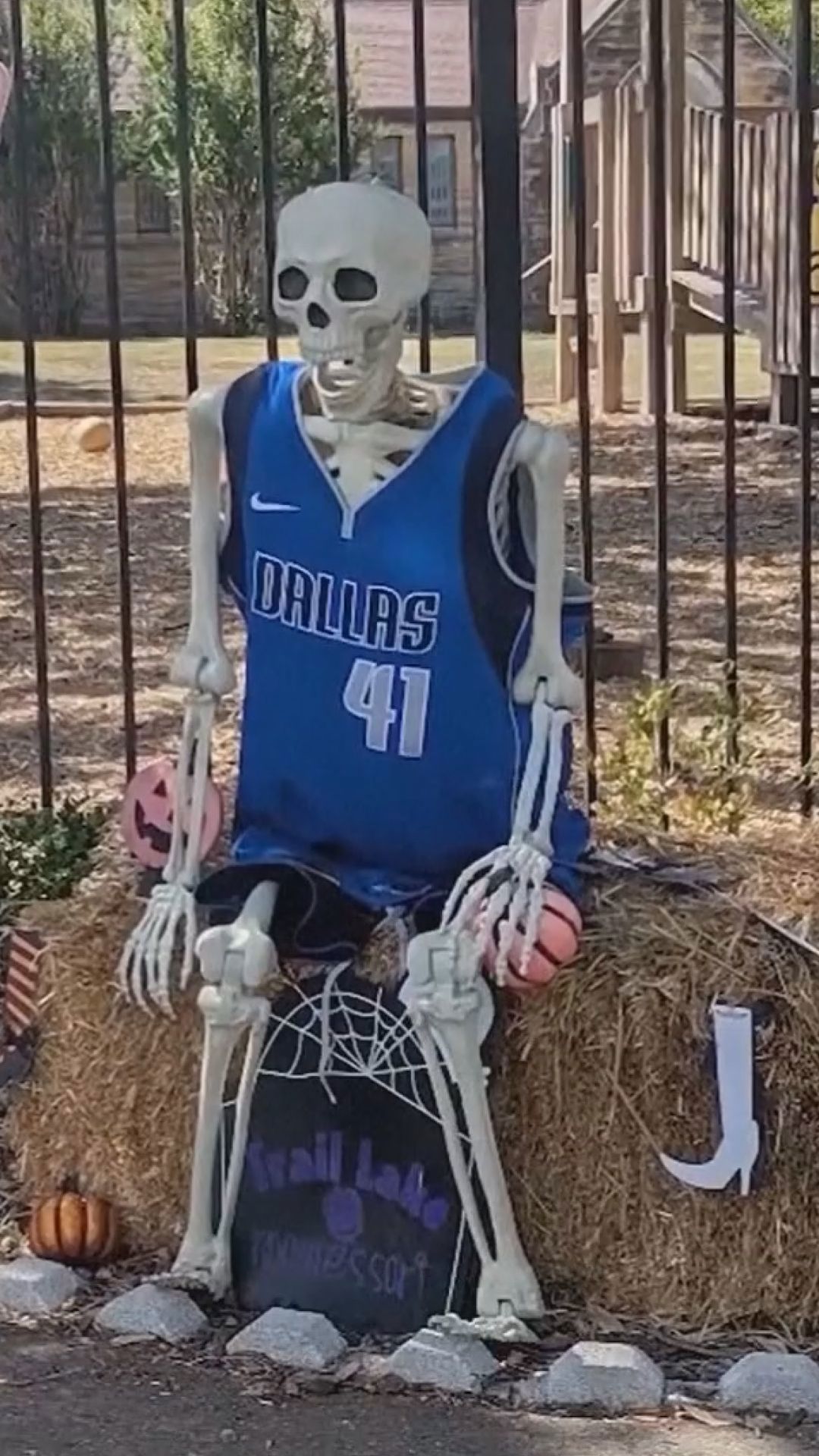 Dallas Mavericks replace stolen Dirk Nowitzki Halloween skeleton at ...