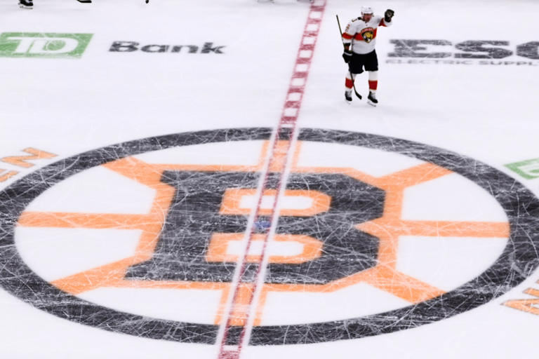 Boston fans show love for ‘Little Ball of Hate’ Brad Marchand in homecoming