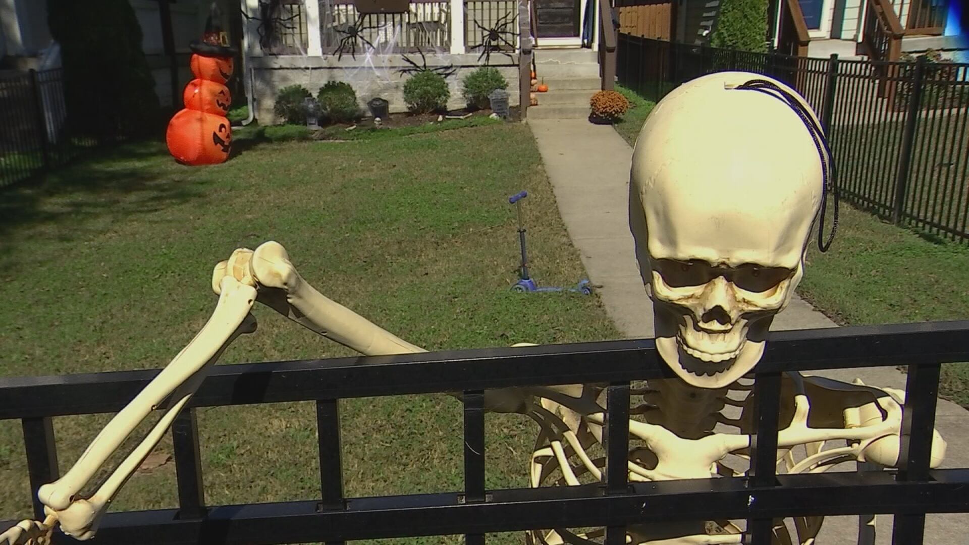 Proposed holiday decoration ordinance one step closer to taking effect ...