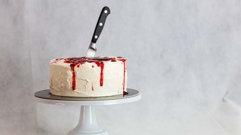 Freak Out Your Friends This Halloween By Turning Red Velvet Cake Into ...