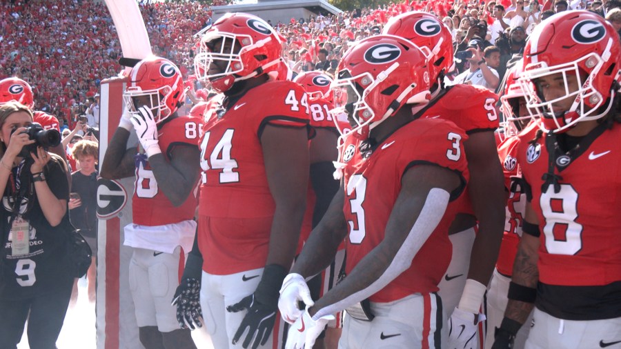 Georgia moves up to No.5 in AP Poll after 43-35 thriller over Ole Miss