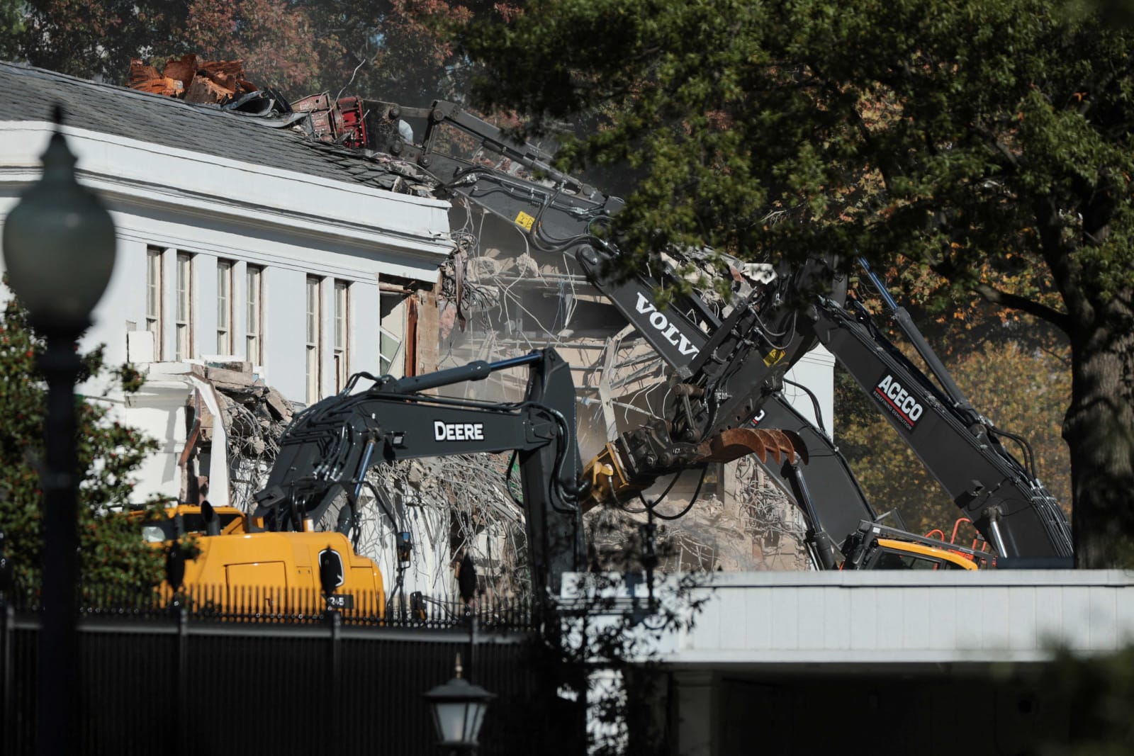 White House demolition company faces barrage of negative reviews