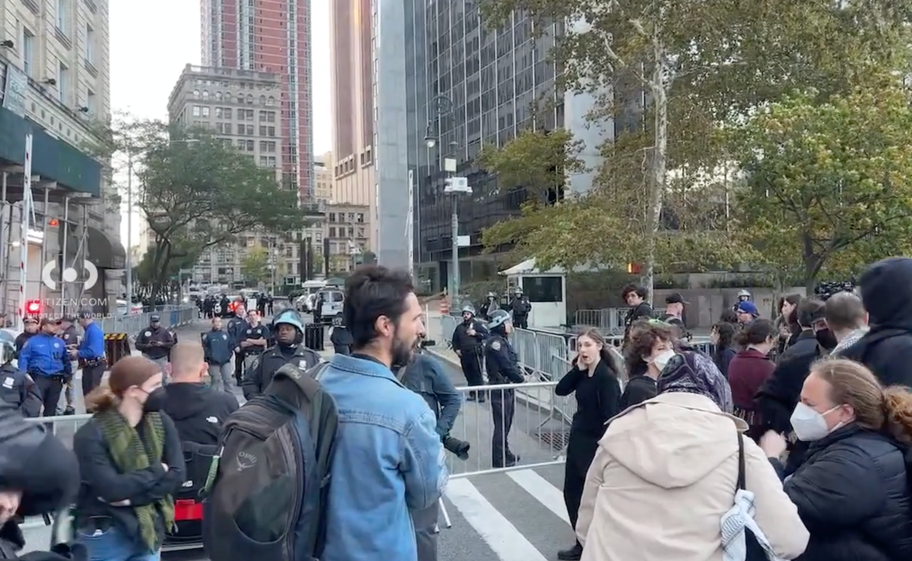 Federal agents detain several people during apparent raid on Canal Street