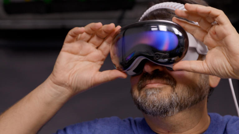Apple's Vision Pro sees the world with AI in VisionOS 27