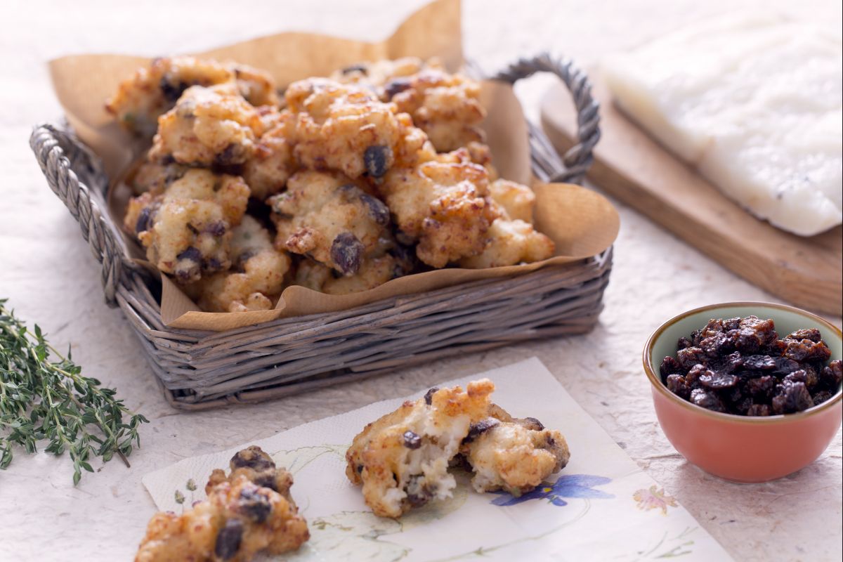 Cod fritters with raisins